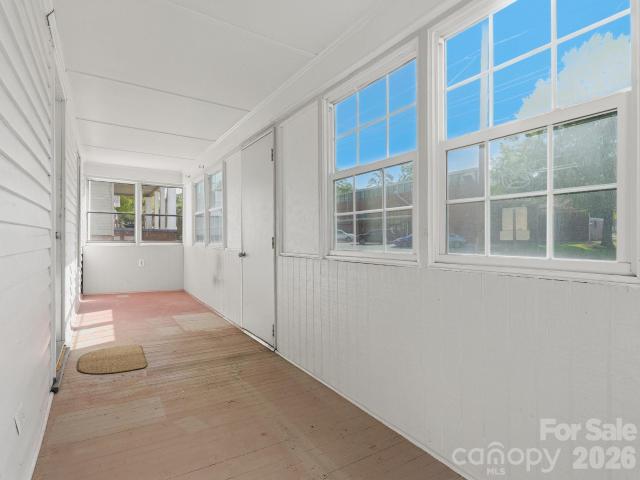 158 NW Academy Street