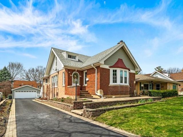 158 S Benton St, Palatine, IL 60067