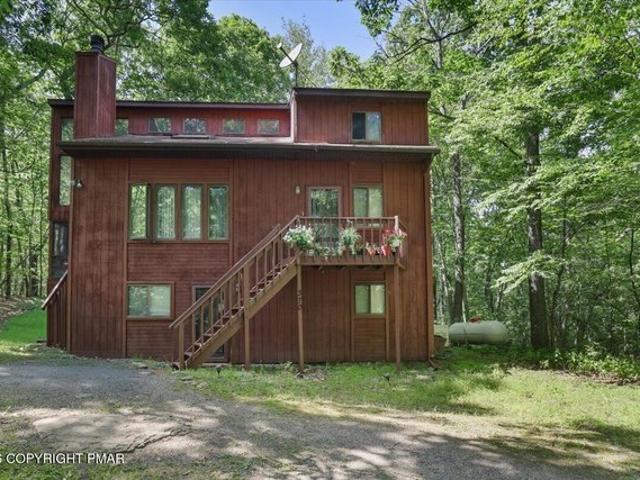 158 Saunders Dr, Bushkill, PA 18324