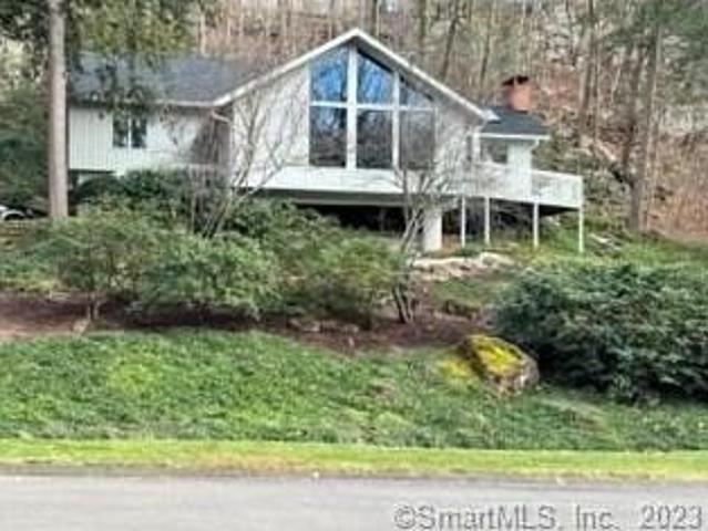 158 Saddlebrook Path, Southington, CT 06489