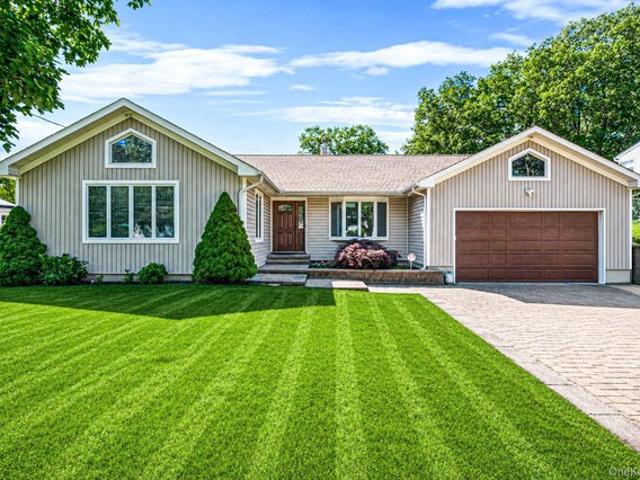 158 Saint Nicholas Ave, Smithtown, NY 11787