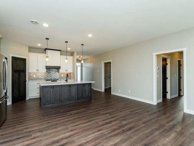 158 Sandstone Drive NW