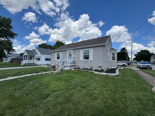 158 Sheffield St, Bellevue, OH 44811