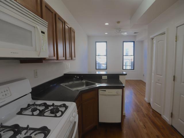 158 Sherman Ave # 3R