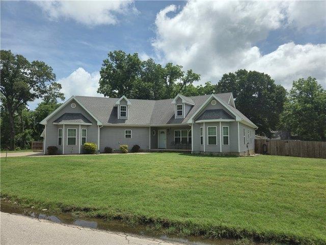 158 Pearl Ave, Rogers, AR 72756