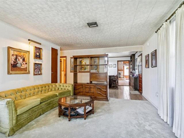 158 Roselyn Park Place
