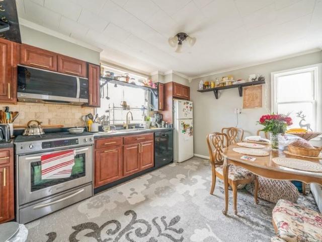 158 West 8Th St