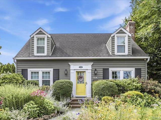 158 Wilson Ave, Westbury, NY 11590