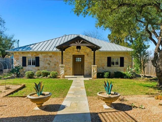 15943 Booth Cir, Volente, TX