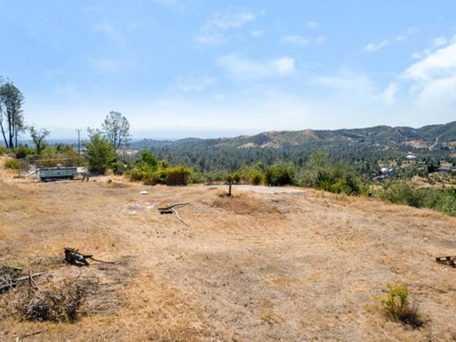15944 Ganim Ln, Redding, CA 96001