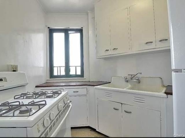 1594 Unionport Rd Apt 9D, Bronx, NY 10462