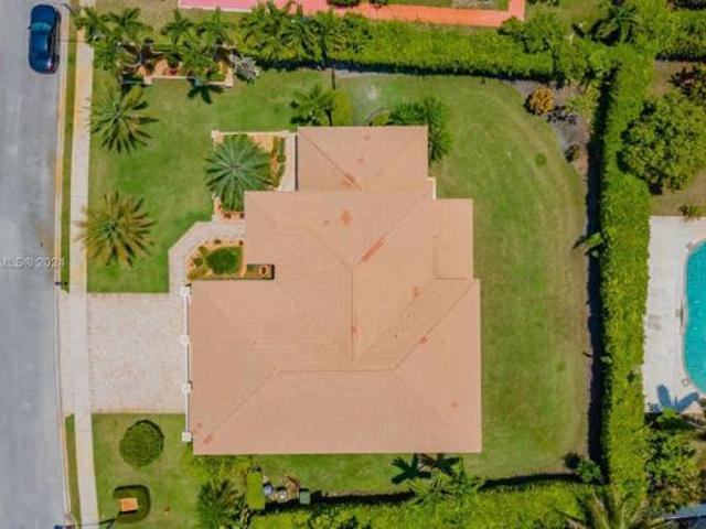 15952 SW 7th St, Pembroke Pines, FL 33027
