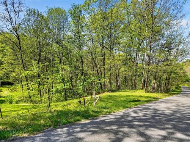 15955 Fossil Rock Rd, Athens, OH 45701