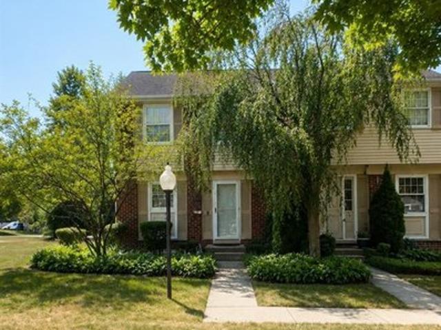 1595 Brentwood Dr, Troy, MI 48098