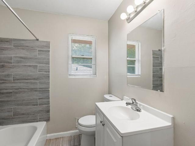 1595 Carlisle St NW 2 Bedroom Apartment for Rent at 1595 Carlisle St Nw, Atlanta, GA 30318 Grove Park