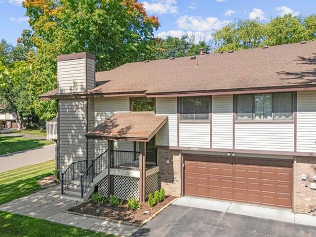 1595 Four Oaks Rd, Eagan, MN 55121