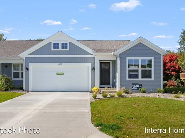 1597 N Village Cir, Kalamazoo, MI 49009