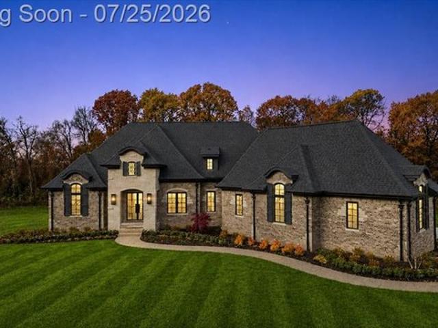1597 Vista Dr, Oakland Township, MI 48363