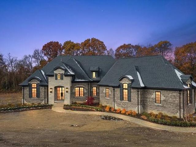 1597 Vista Dr, Oakland Township, MI 48363