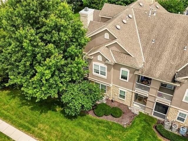 15900 Granada St Apt 110, Stilwell, KS 66085