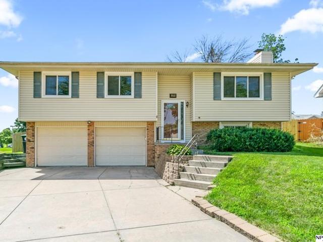 15909 Arbor Cir, Omaha, NE 68130