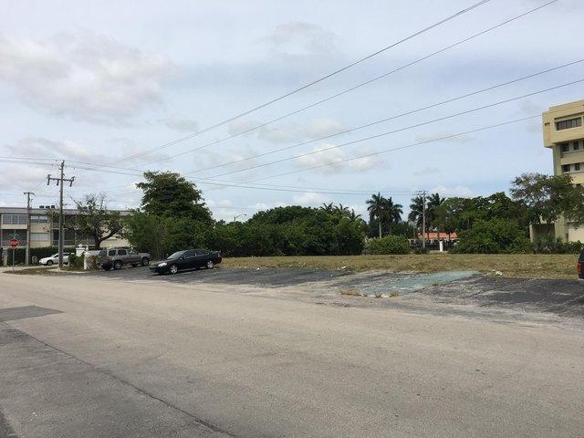 1590 NW 43rd Ave # 301, Lauderhill, FL 33313