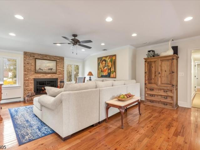 1590 Valley Rd