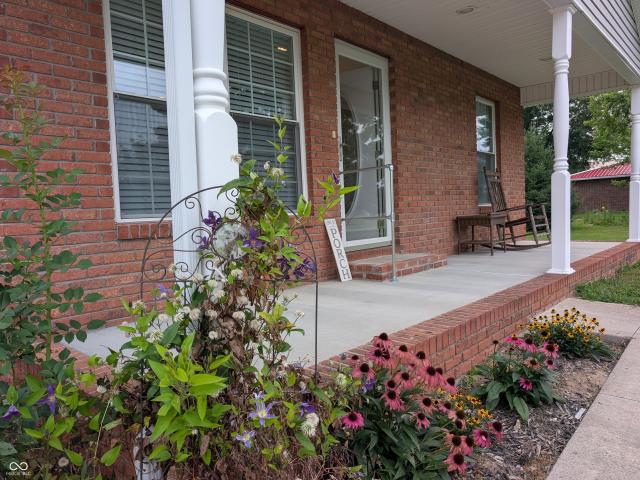 1590 W Locust Street