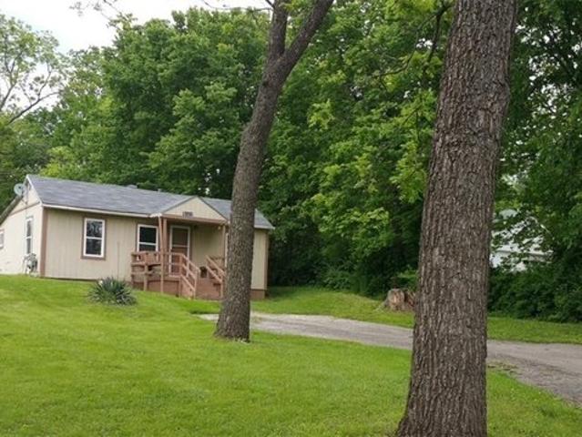 15918 and 15922 E Truman Rd, Independence, MO 64050
