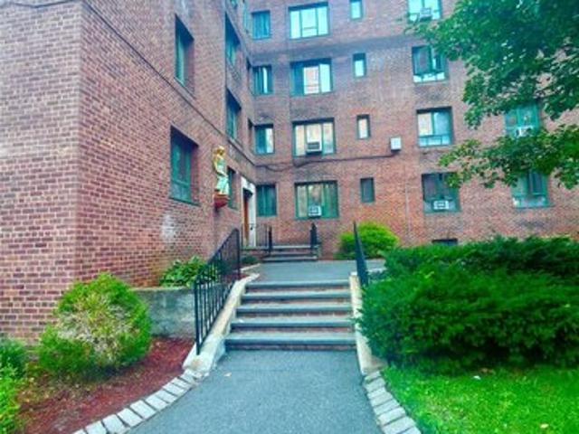 1591 Metropolitan Ave Apt 5C, Bronx, NY 10462