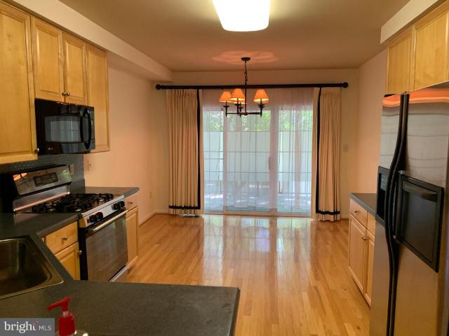 1591 Leeds Castle Drive # 101