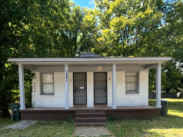 1591 Locust