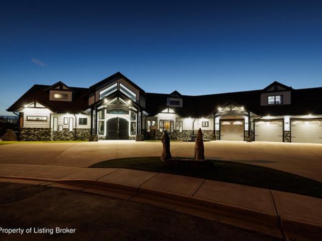 1591 Prairie Creek Rd, Dickinson, ND 58601
