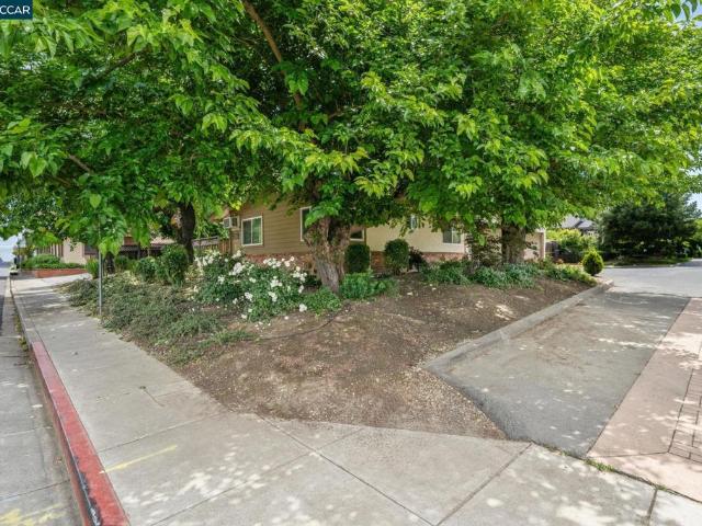1591 3rd Ave