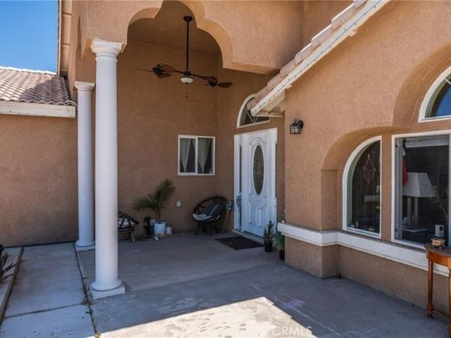 15921 Pine St, Hesperia, CA 92345