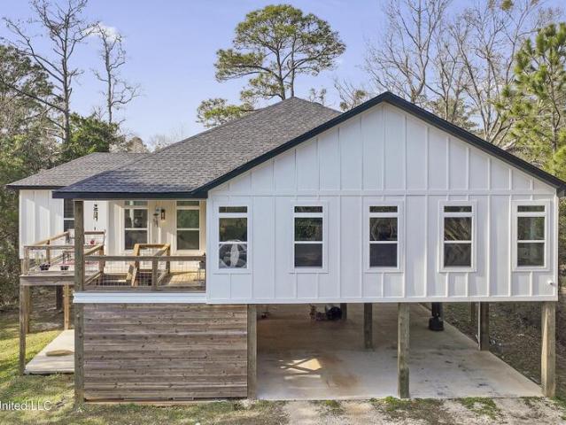 15924 Cottonwood Drive, Biloxi, MS 39532