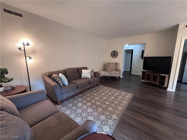 15925 Van Aken Boulevard