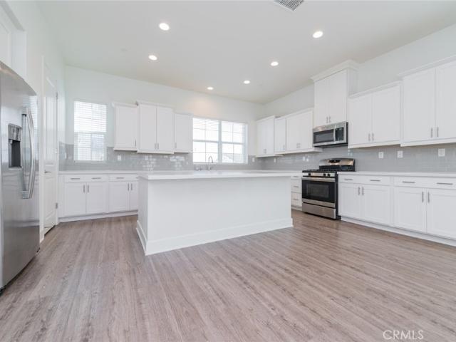15926 Ellington