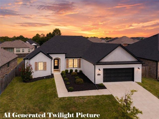 1592 N Quincy Ave, Fayetteville, AR 72704