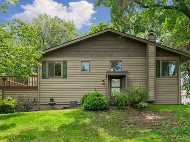 1592 Bellows St, West Saint Paul, MN 55118