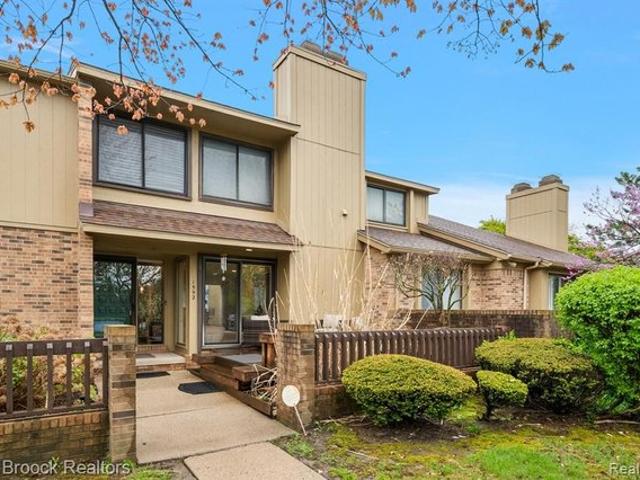 1592 South Hill Cir, Bloomfield Hills, MI 48304