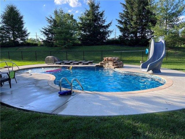15933 Ballentine St, Overland Park, KS 66221
