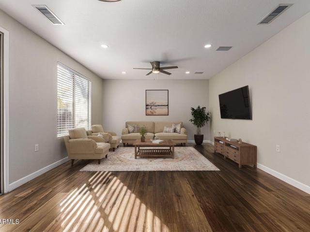 15930 W Autumn Circle