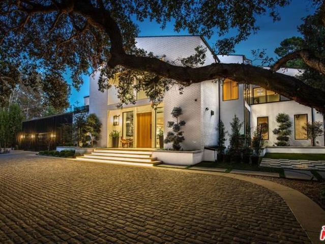 15930 Woodvale Rd, Encino, CA 91436