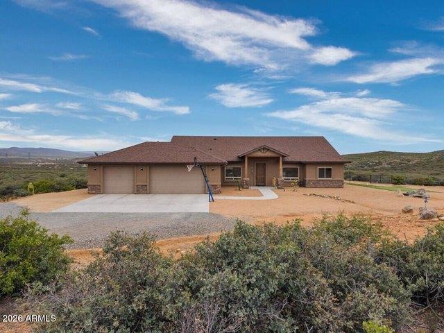 15935 E Lone Fox Trl, Dewey, AZ 86327