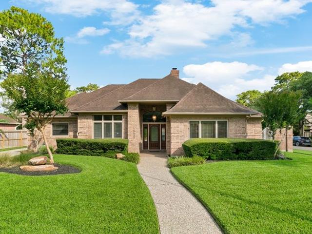 15935 Parkchester Dr, Houston, TX 77062