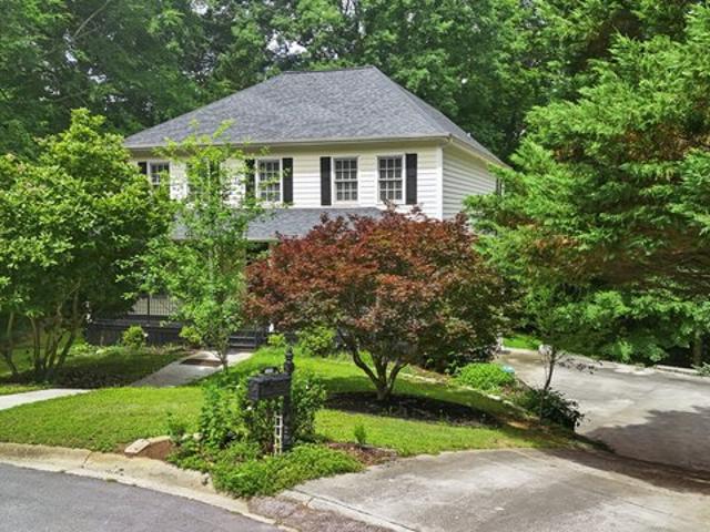 1593 Walkway Ct SW, Lilburn, GA 30047