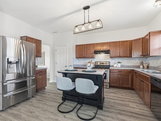 1593 Woodside Circle