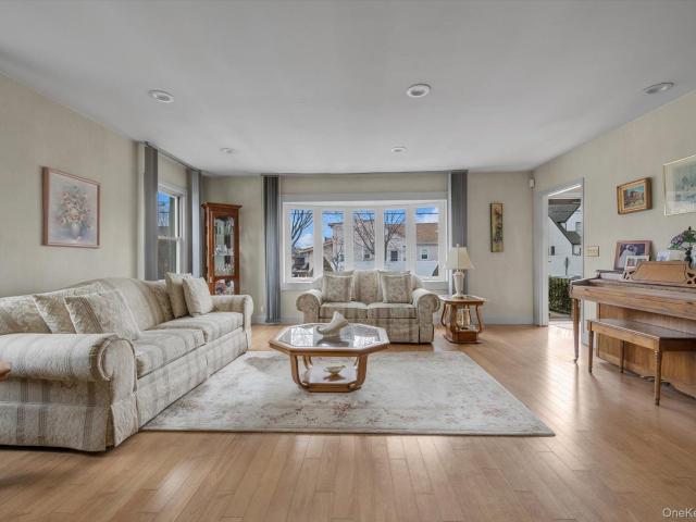 159 06 th Street | Compass