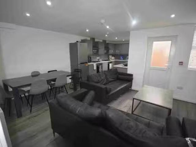 159 Alderson Road, L15 2 Beds 6 Baths
